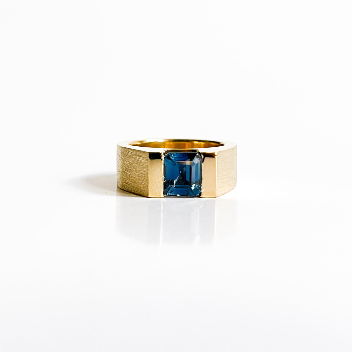INDIGO: 18K YELLOW GOLD TEAL BLUE SAPPHIRE RING – Grimson & Sons