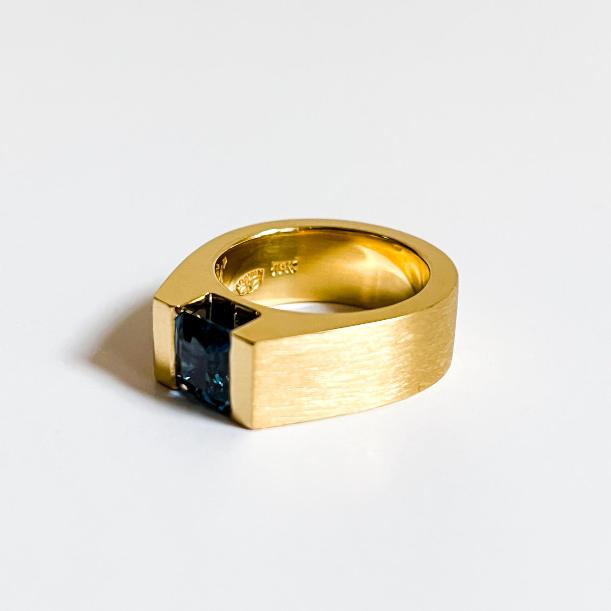 INDIGO: 18K YELLOW GOLD TEAL BLUE SAPPHIRE RING – Grimson & Sons